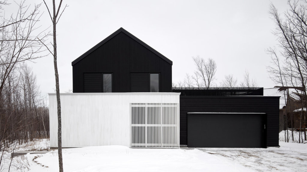 Minimal Canadian House | MANCODE